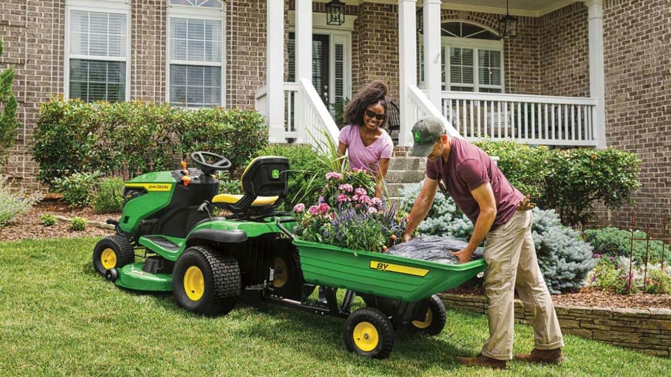 John Deere S130 Lawn Tractor